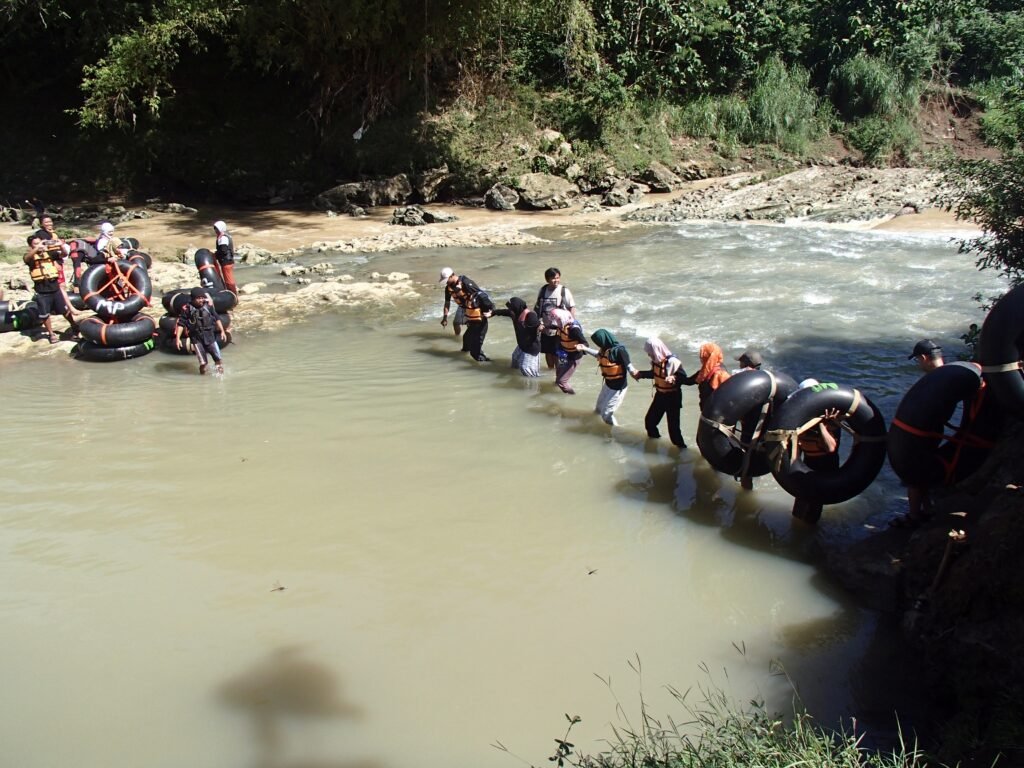 Pentingnya Latihan Leadership di Outing Perusahaan